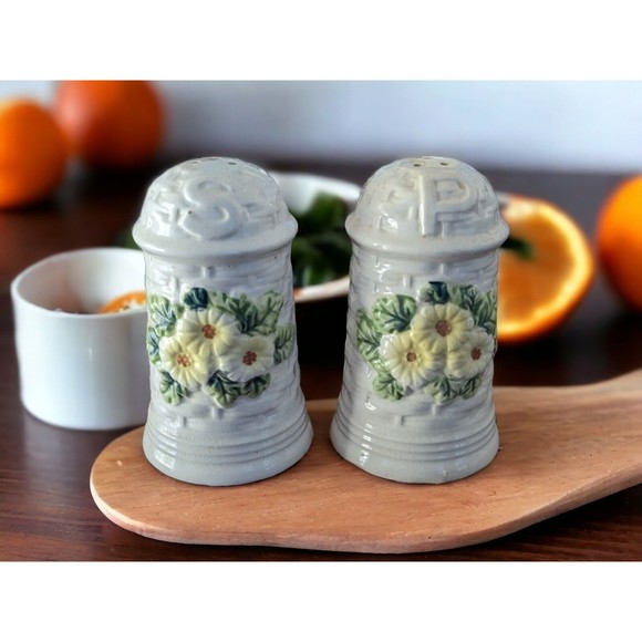 Lefton | Kitchen | Vintage Lefton Salt Pepper Shaker Set White ...